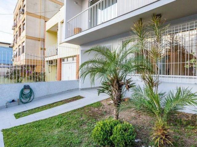 Casa sobrado no bairro Santo Antônio de 3 dormitórios e 3 vagas
