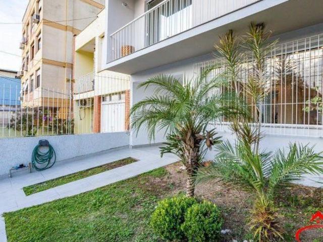 Casa sobrado no bairro Santo Antônio de 3 dormitórios e 3 vagas