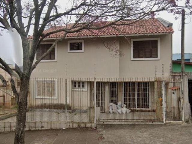 Casa sobrado no bairro Santo Antônio de 4 dormitórios e 2 vagas