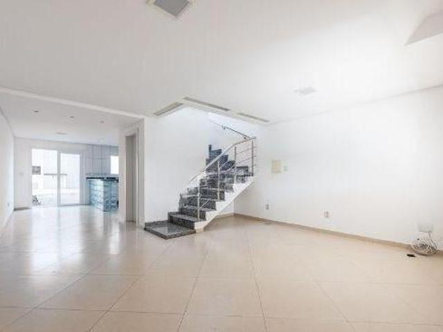 Casa sobrado no bairro Vila Ipiranga de 3 dormitórios e 2 vagas