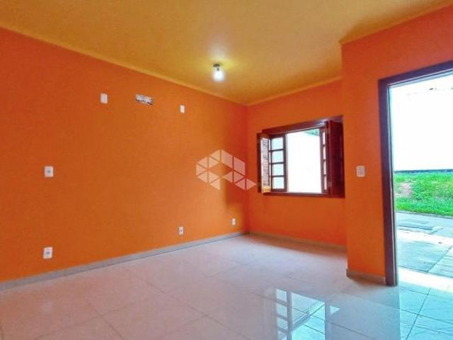 Casa Sobrado no Guarujá, 2 suítes, Pátio e Terraço amplo!