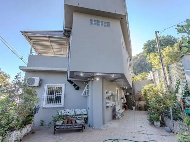 Casa sobrado no Morro Santana de 2 dormitórios e 2 vagas