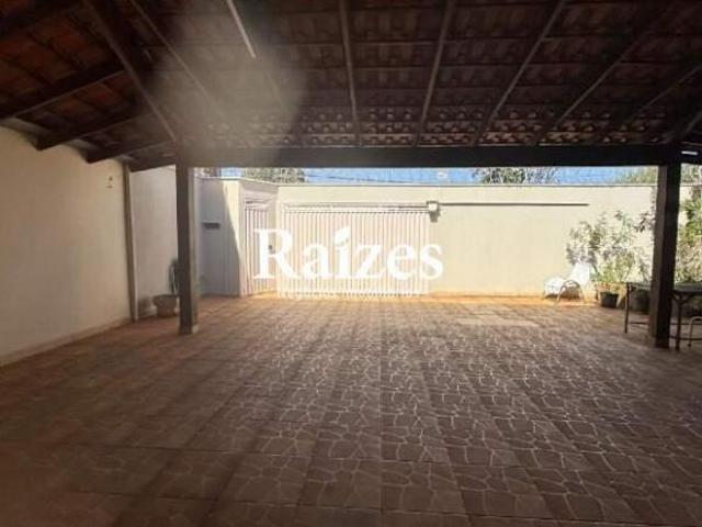 Casa sobrado no Santa Mônica com 5/4 sendo 1 suíte