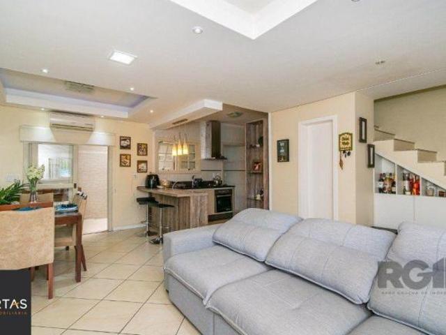 Casa sobrado no Sarandi de 3 dormitórios e vaga