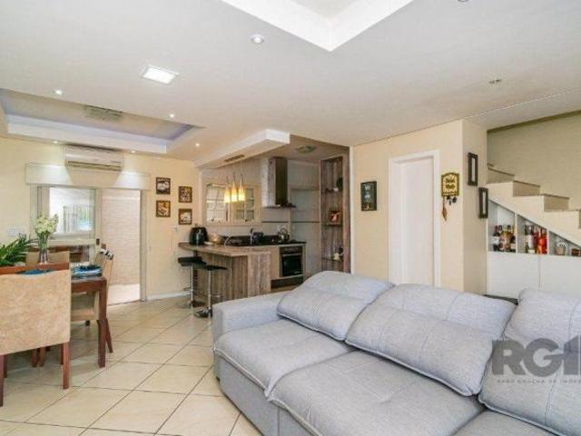 Casa sobrado no Sarandi de 3 dormitórios e vaga