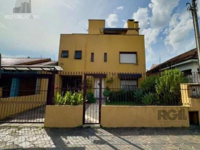Casa sobrado no Partenon de 5 dormitórios