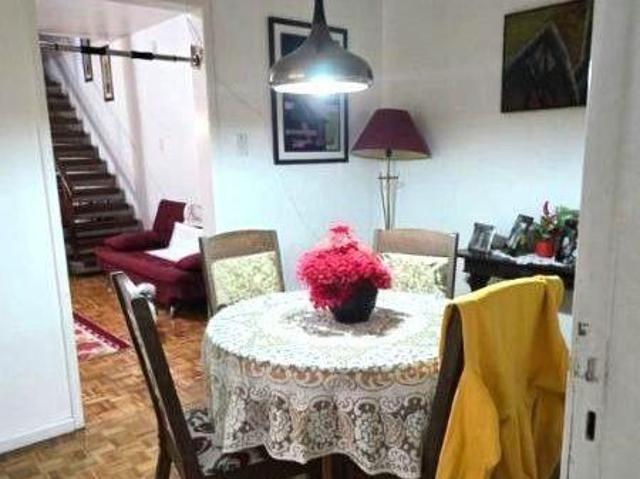 Casa sobrado no Passo D' areia de 3 dormitórios e vaga