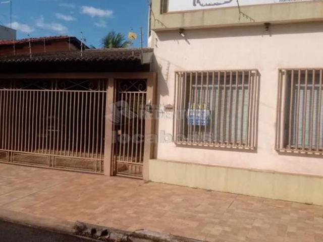CASA SOBRADO NA CELINA DALUL próximo ao trevo principal