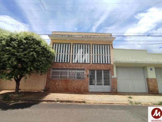 Casa sobrado na rua 3 dormitórios, cozinha planejada