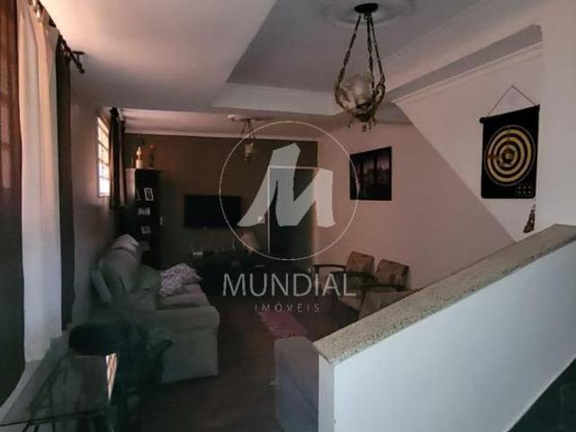 Casa sobrado na rua 3 dormitórios, cozinha planejada