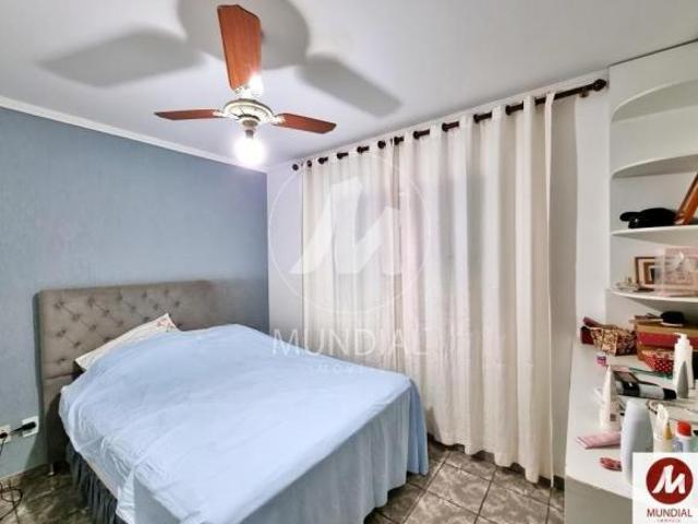 Casa sobrado na rua 3 dormitórios, cozinha planejada