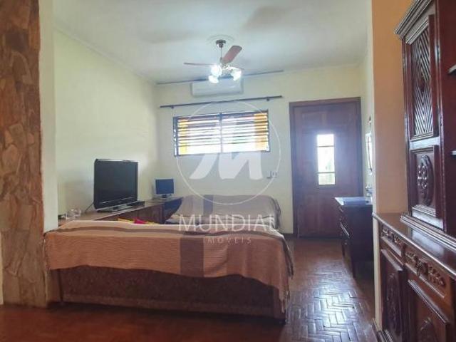 Casa sobrado na rua 4 dormitórios, cozinha planejada
