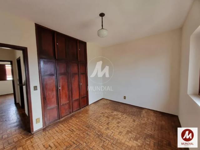 Casa sobrado na rua 4 dormitórios, cozinha planejada