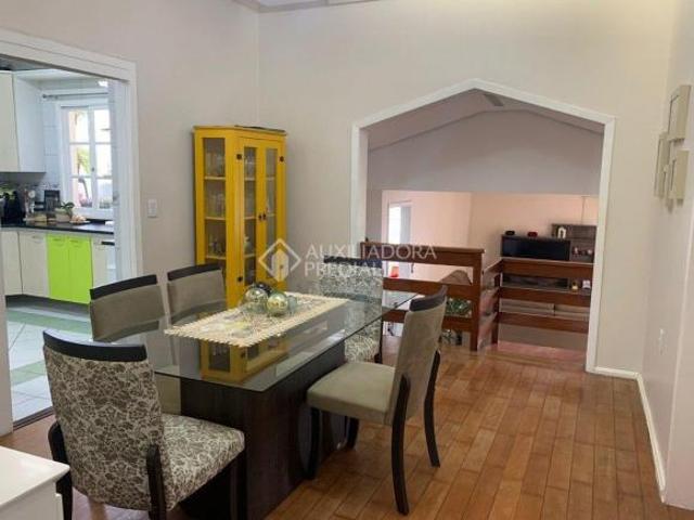 Casa sobrado Sarandi