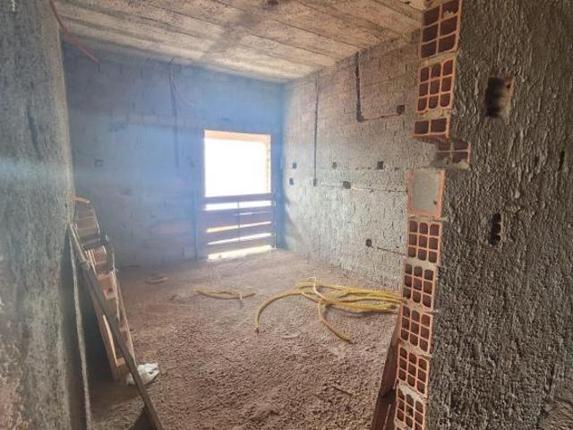 Casa Sobrado Semi acabada 200m2 3 Dorms 1 Suíte c/Closet, 2 banheiros Socias, 3 Salas, 2 Vagas Cober