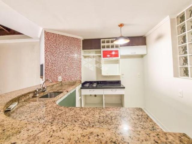 Casa Sobrado semimobiliada 4 dormitórios, suíte, closet, sótão, lareira, churrasqueira, piscina e 3