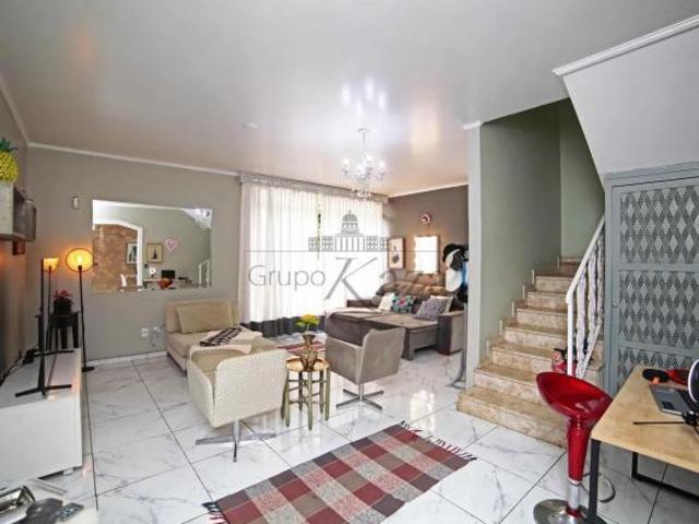 Casa Sobrado Sumaré 3 Dormitórios 244m²