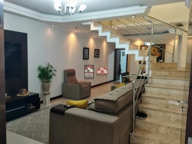 Casa Sobrado Padrão em São José dos Campos