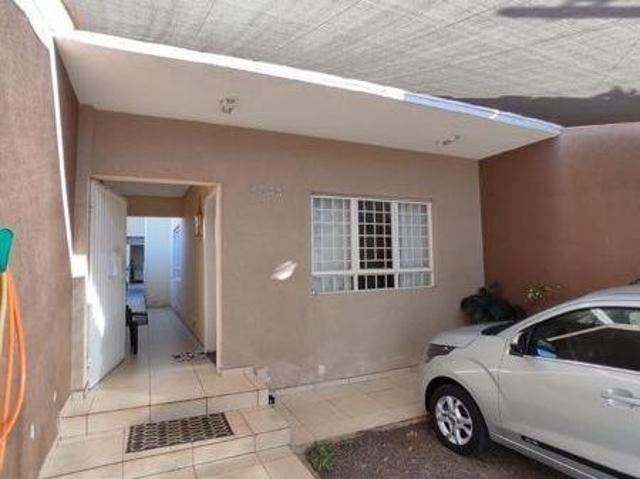 Casa Sobrado padrão Lago Juliana