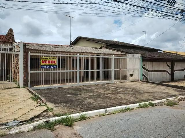 Casa / Sobrado para Venda em Taguatinga/DF Taguatinga Norte 3 Quartos