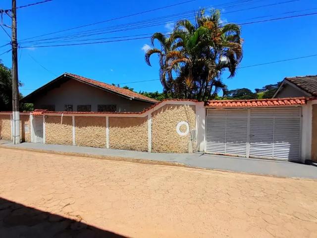 Casa / Sobrado para Venda em Tapiratiba/SP Centro 3 Quartos