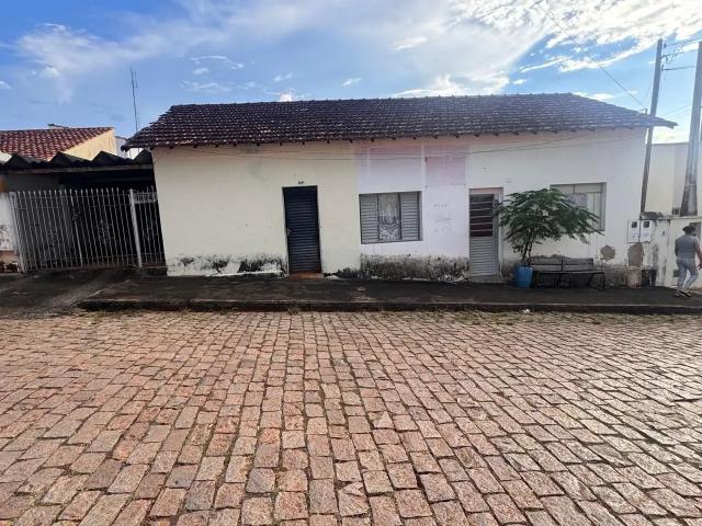 Casa / Sobrado para Venda em Tapiratiba/SP Centro 3 Quartos