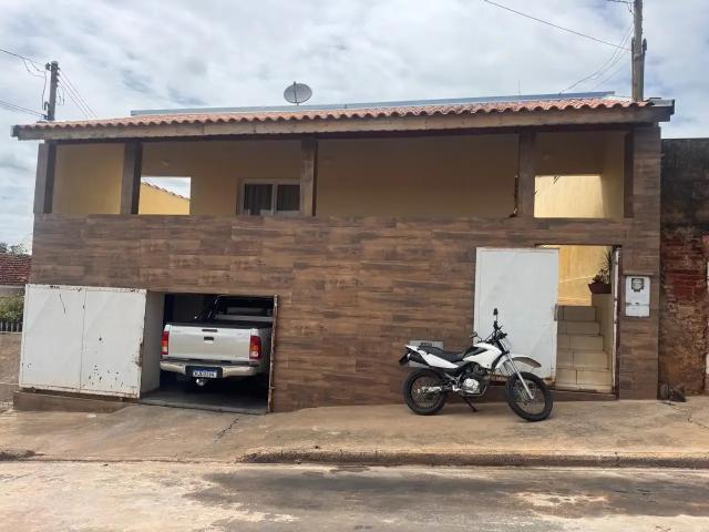 Casa / Sobrado para Venda em Tapiratiba/SP Centro 4 Quartos