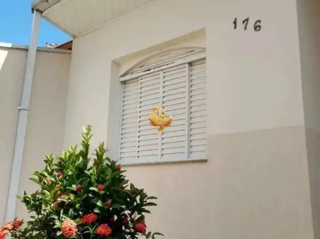 Casa / Sobrado para Venda em Taubaté/SP Centro 4 Quartos