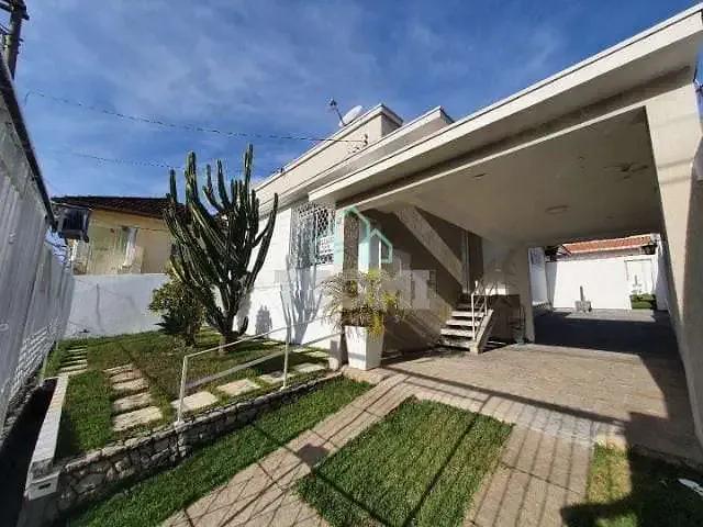 Casa / Sobrado para Venda em Taubaté/SP Centro 5 Quartos