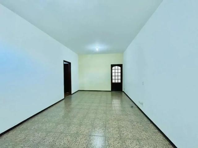 Casa / Sobrado para Venda em Taubaté/SP Loteamento Chácaras Pastorelli 5 Quartos