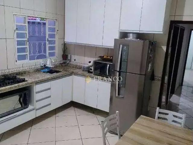 Casa / Sobrado para Venda em Taubaté/SP Parque Aeroporto 3 Quartos