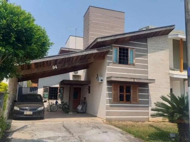 Casa / Sobrado para Venda em Taubaté/SP Recanto dos Coqueirais 4 Quartos