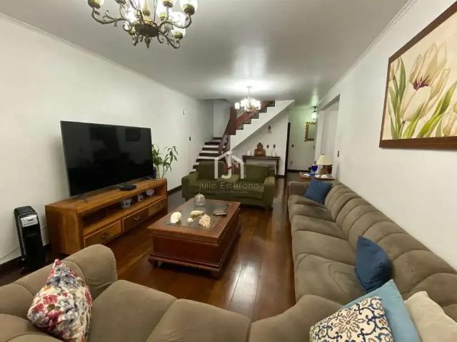 Casa / Sobrado para Venda em Taubaté/SP Vila São Geraldo 4 Quartos