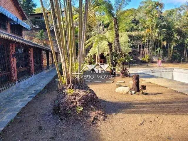 Casa / Sobrado para Venda em Teresópolis/RJ Albuquerque 4 Quartos