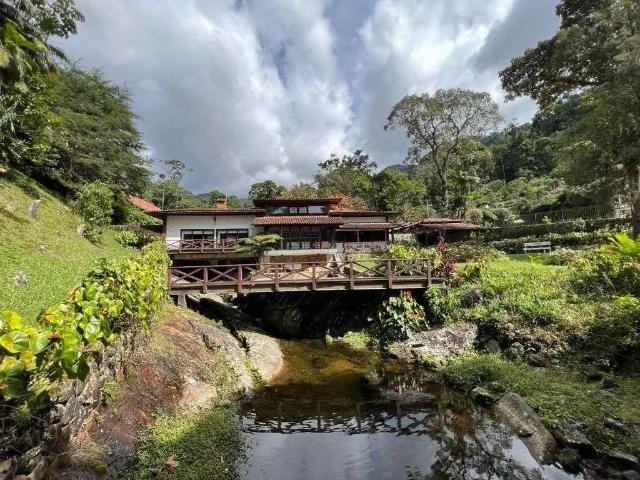 Casa / Sobrado para Venda em Teresópolis/RJ Alto 3 Quartos