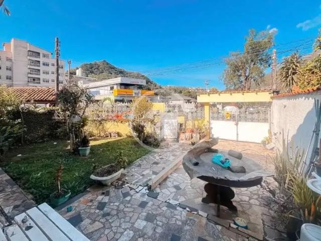 Casa / Sobrado para Venda em Teresópolis/RJ Alto 5 Quartos