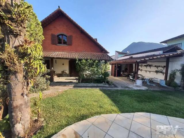 Casa / Sobrado para Venda em Teresópolis/RJ Alto 6 Quartos