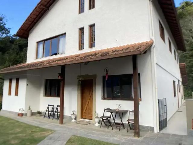 Casa / Sobrado para Venda em Teresópolis/RJ Alto 8 Quartos