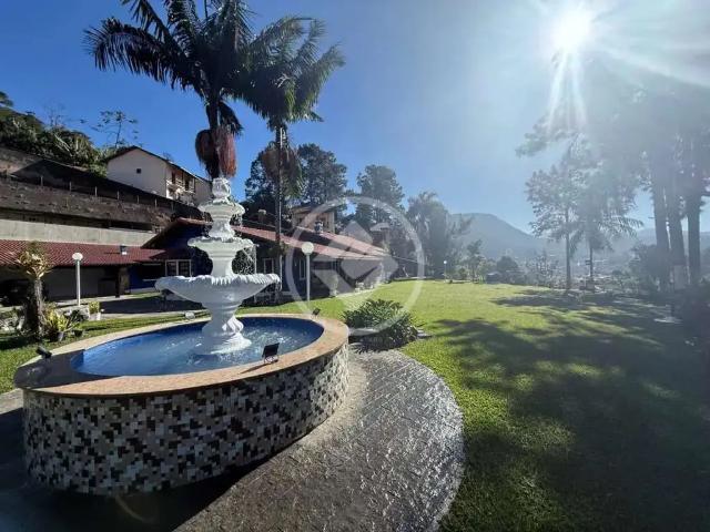 Casa / Sobrado para Venda em Teresópolis/RJ Araras 6 Quartos