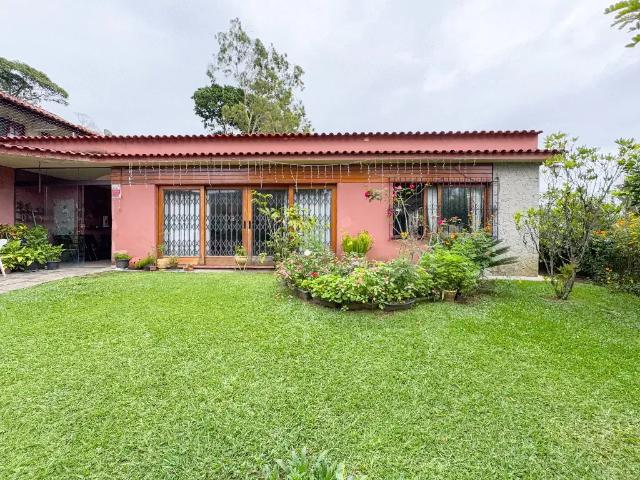 Casa / Sobrado para Venda em Teresópolis/RJ Iucas 4 Quartos