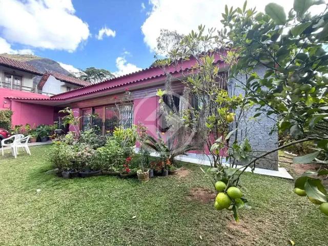 Casa / Sobrado para Venda em Teresópolis/RJ Iucas 4 Quartos