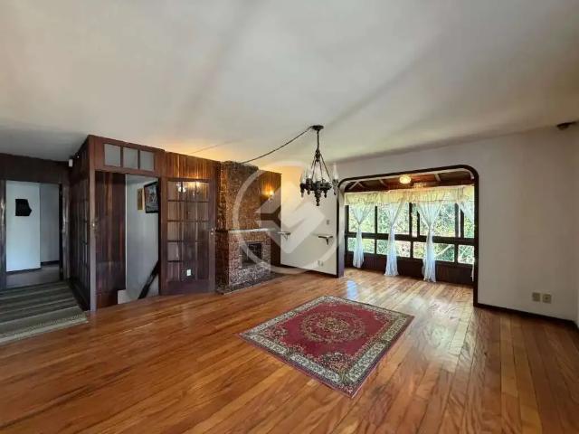 Casa / Sobrado para Venda em Teresópolis/RJ Iucas 5 Quartos