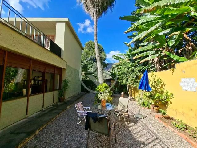 Casa / Sobrado para Venda em Teresópolis/RJ Pessegueiros 5 Quartos