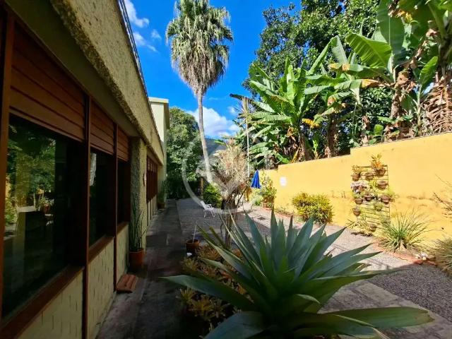 Casa / Sobrado para Venda em Teresópolis/RJ Pessegueiros 5 Quartos