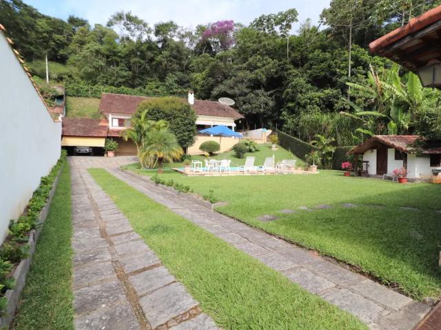 Casa / Sobrado para Venda em Teresópolis/RJ Prata 5 Quartos