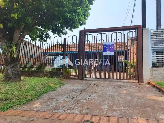 Casa / Sobrado para Venda em Toledo/PR Vila Operária 4 Quartos