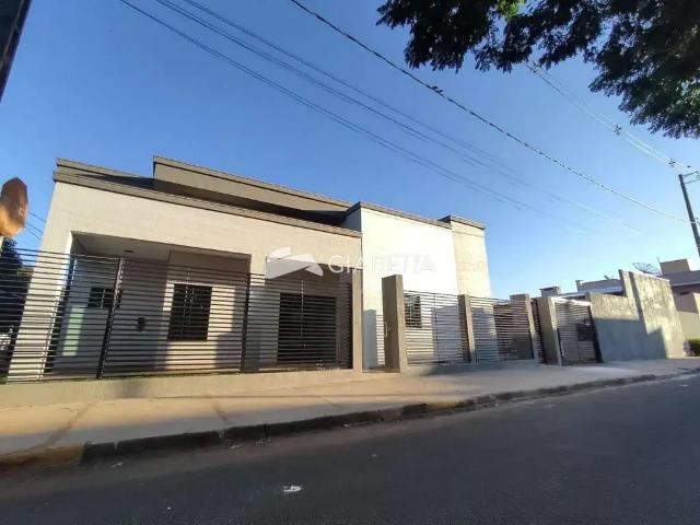 Casa / Sobrado para Venda em Toledo/PR Jardim Gisela 2 Quartos