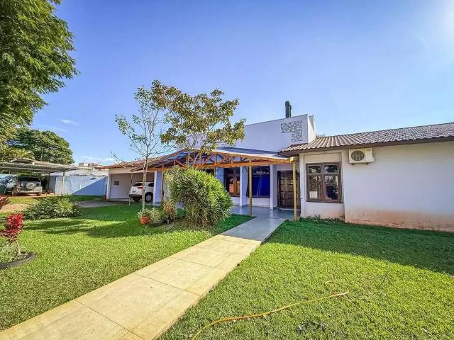 Casa / Sobrado para Venda em Toledo/PR Jardim La Salle 4 Quartos