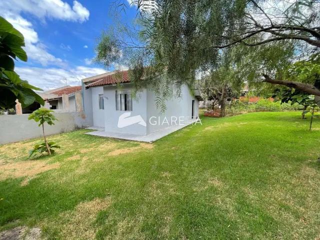 Casa / Sobrado para Venda em Toledo/PR Pinheirinho 2 Quartos