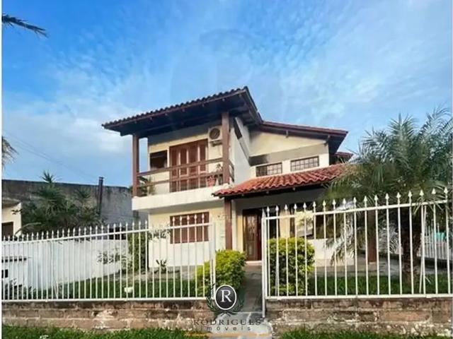 Casa / Sobrado para Venda em Torres/RS Centro 5 Quartos